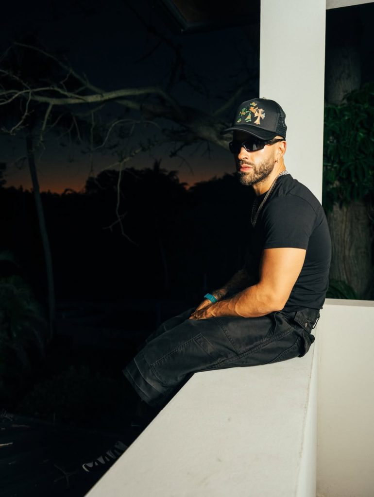 Cómo lograr un glow up como Feid: del verde al negro